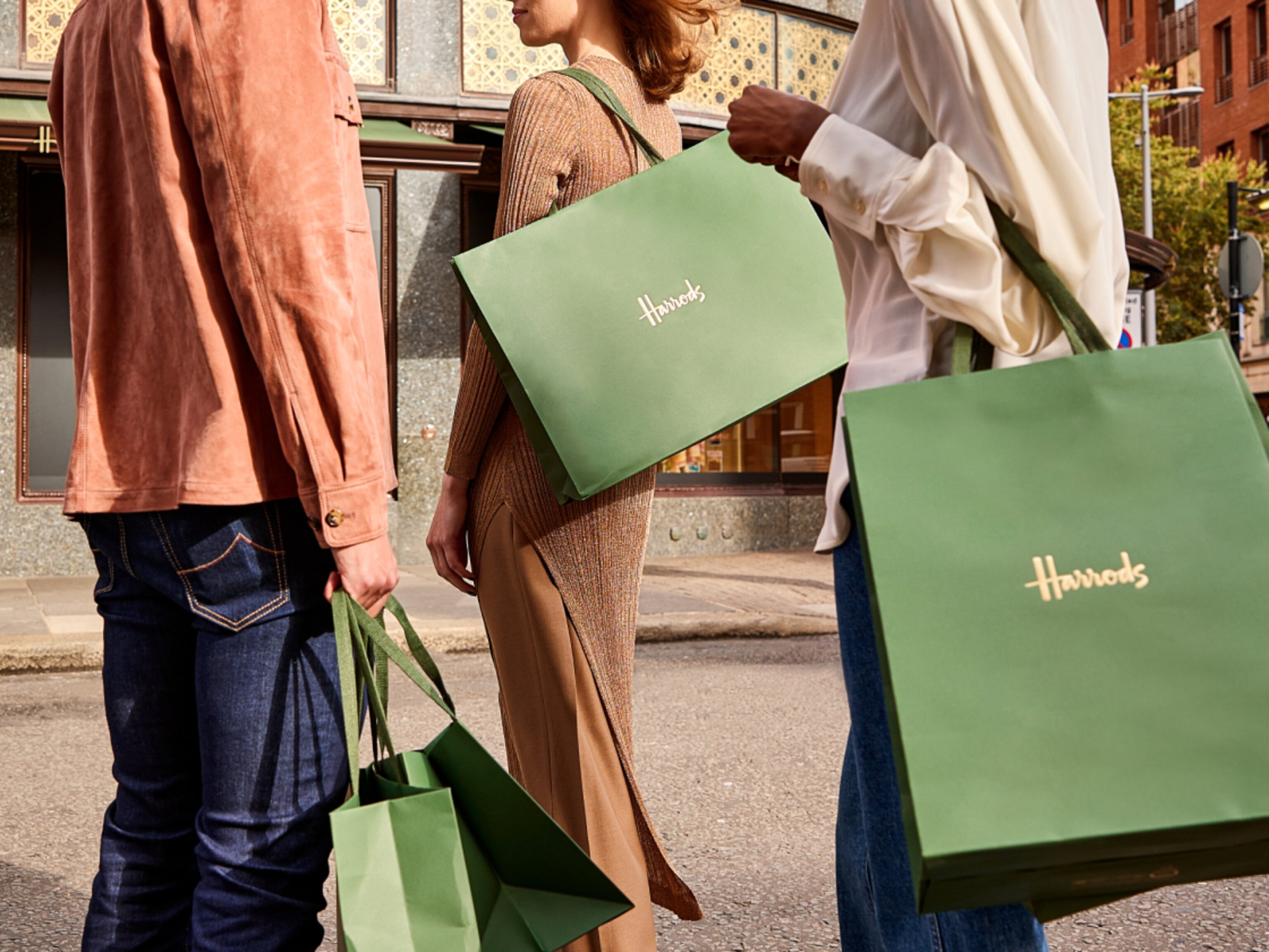 Harrods Gift Items Harrods Releases Box Of Six Festive Crackers And